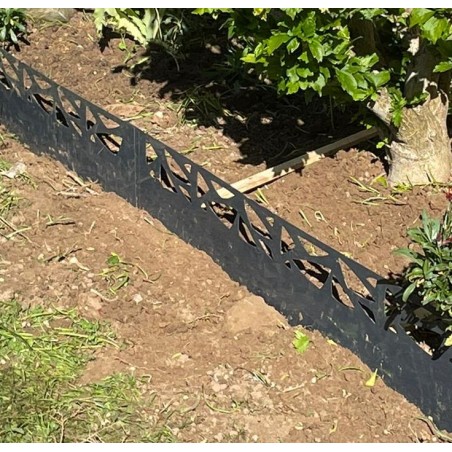 Bordure flexible en acier peint ou galvanisé avec découpe décorative
