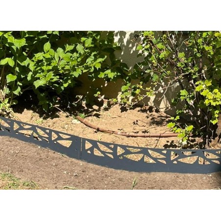 Bordure flexible en acier peint ou galvanisé avec découpe décorative